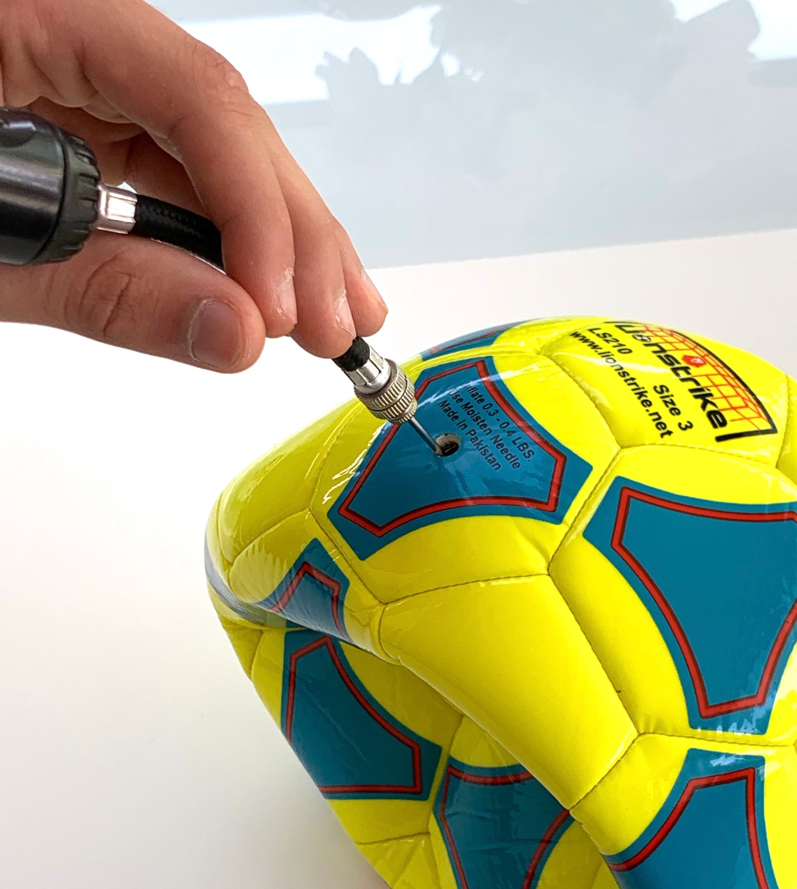 Lionstrike Football Pump Needle - Stainless Steel 2 Pack